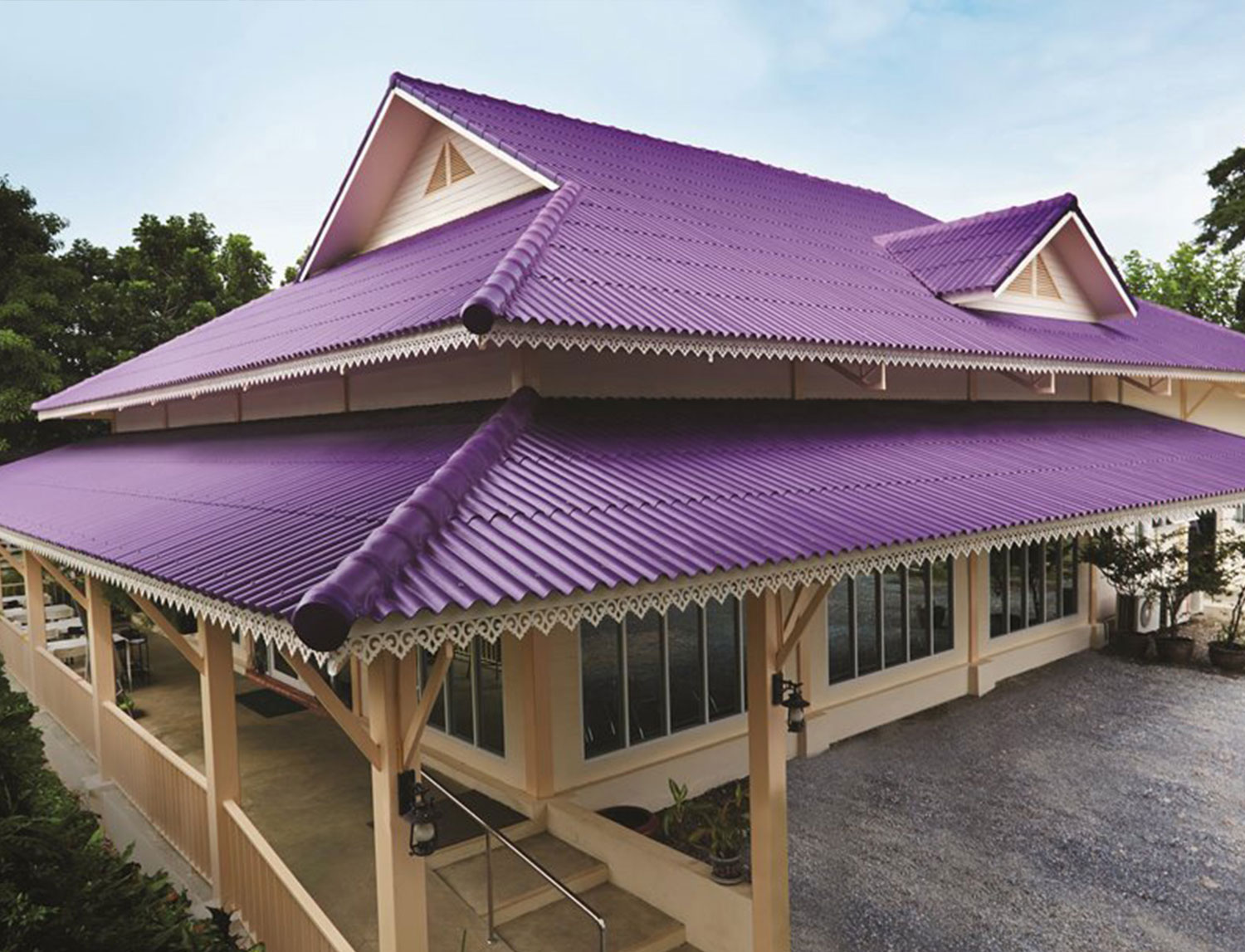 8 เหตุผลทำไมกระเบื้องลอนคือหลังคาคู่บ้านโมเดิร์นไทย – ทน หายห่วง!